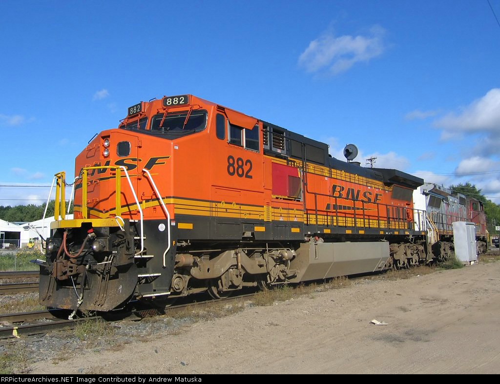 BNSF 882